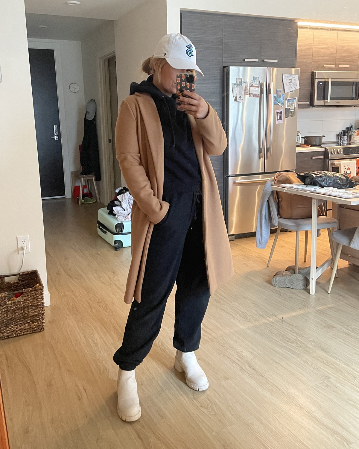 26 Elevated Basic Outfits to Wear to Work | Go For Kady